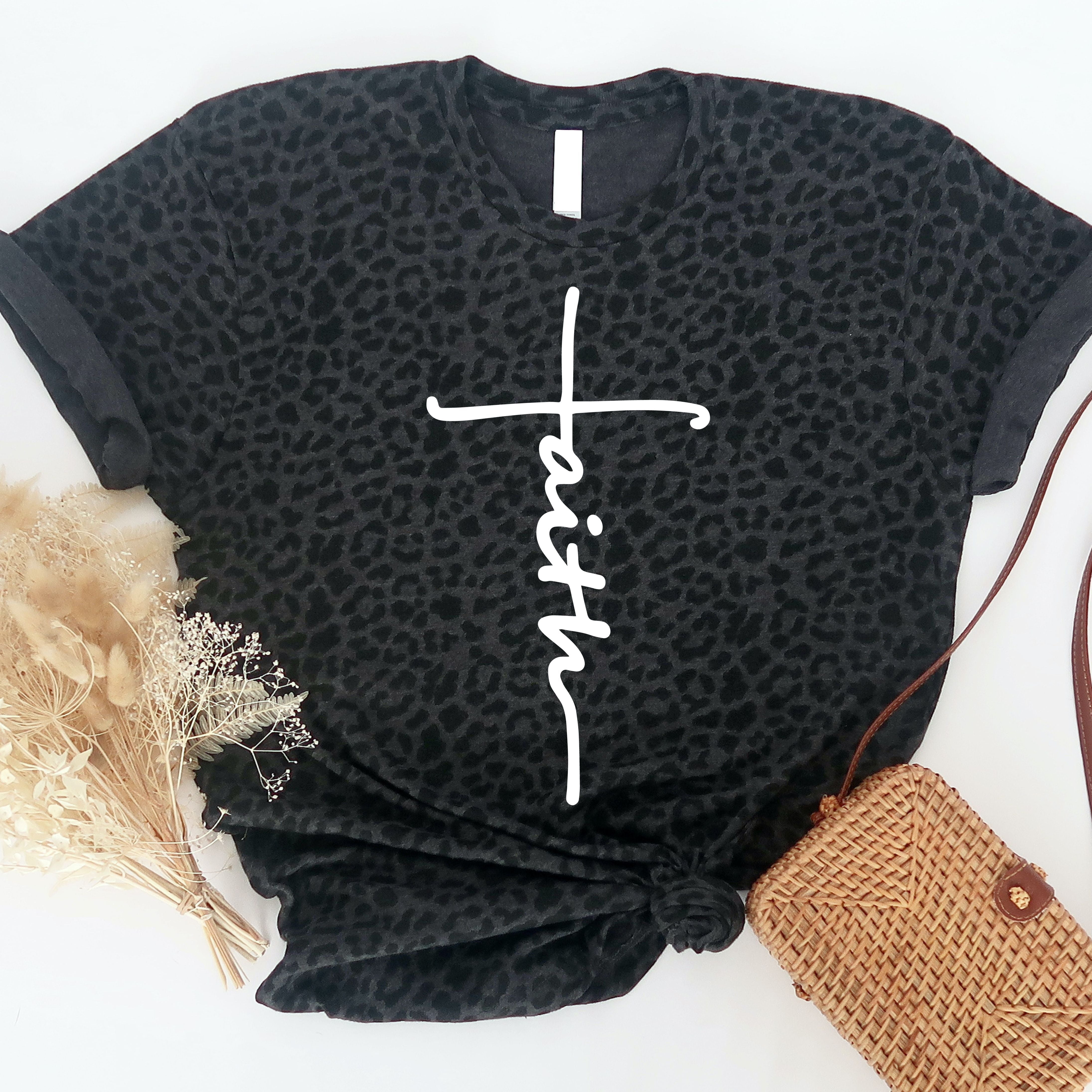 Faith Cross Tee – Love in Faith